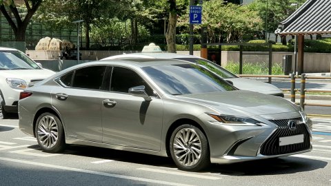 6 Common Problems Of A Lexus ES 300h - The Driver Adviser